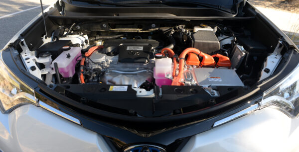 Kühlmittel im Auto nachfüllen - alles Wichtige! | carwow.de