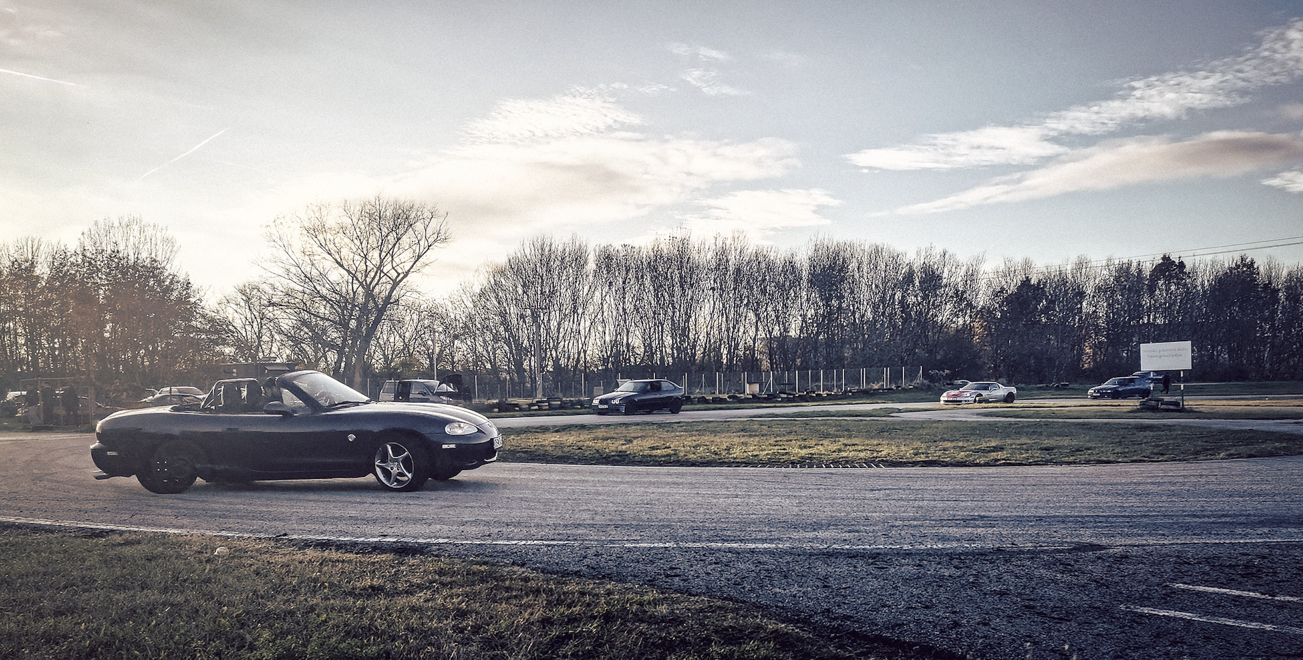 (Un)sichere Kurvenfahrt: Was ist untersteuern und übersteuern? | carwow.de